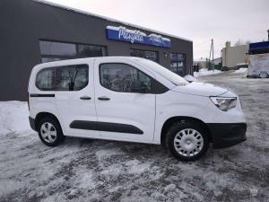 White Opel Combo 2022 in Taurage, with an engine capacity of 1.50 L and mileage of 136 thousand km for 8700 €, photo 8 on AUTOMOTO.COM.LV