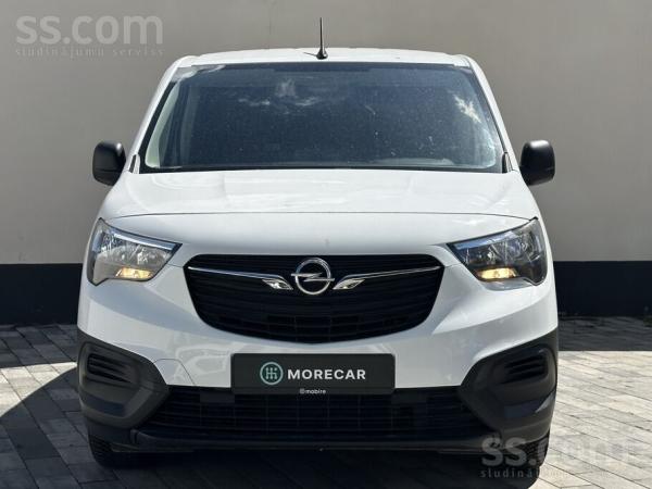Balts Opel Combo 2022 Rīga, ar dzinēja tilpumu 1.50 L un nobraukumu 128 tūkst. km par 10950 €, foto 2 vietnē AUTOMOTO.COM.LV