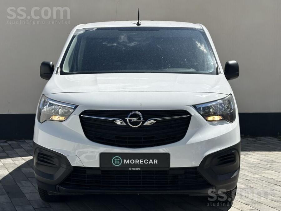 Balts Opel Combo 2022 Rīga, ar dzinēja tilpumu 1.50 L un nobraukumu 128 tūkst. km par 10950 €, foto 3 vietnē AUTOMOTO.COM.LV