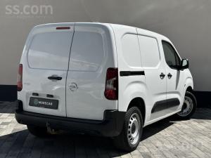 Balts Opel Combo 2022 Rīga, ar dzinēja tilpumu 1.50 L un nobraukumu 128 tūkst. km par 10950 €, foto 5 vietnē AUTOMOTO.COM.LV