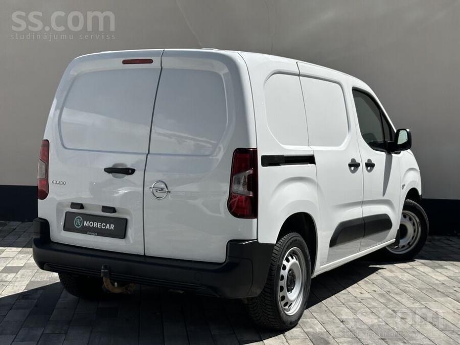 Balts Opel Combo 2022 Rīga, ar dzinēja tilpumu 1.50 L un nobraukumu 128 tūkst. km par 10950 €, foto 5 vietnē AUTOMOTO.COM.LV