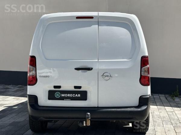 Balts Opel Combo 2022 Rīga, ar dzinēja tilpumu 1.50 L un nobraukumu 128 tūkst. km par 10950 €, foto 5 vietnē AUTOMOTO.COM.LV