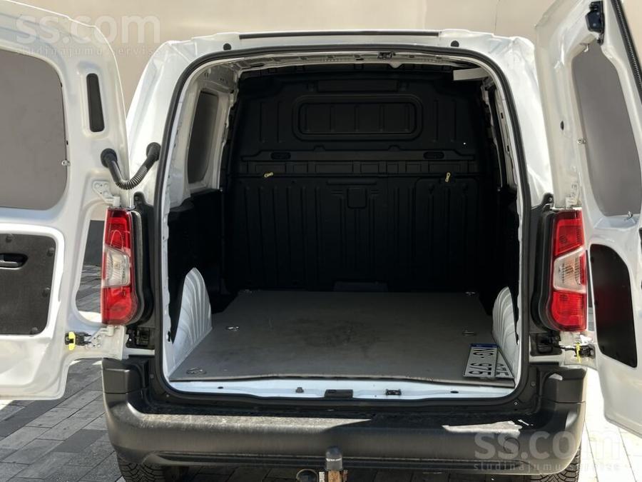 Balts Opel Combo 2022 Rīga, ar dzinēja tilpumu 1.50 L un nobraukumu 128 tūkst. km par 10950 €, foto 14 vietnē AUTOMOTO.COM.LV