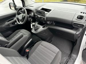 Balts Opel Combo 2023 Rīga, ar dzinēja tilpumu 1.50 L un nobraukumu 14 tūkst. km par 15500 €, foto 15 vietnē AUTOMOTO.COM.LV