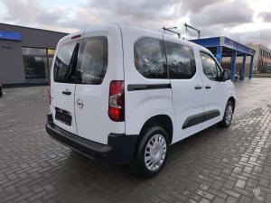 White Opel Combo 2023 in Taurage, with an engine capacity of 1.50 L and mileage of 128 thousand km for 8200 €, photo 2 on AUTOMOTO.COM.LV