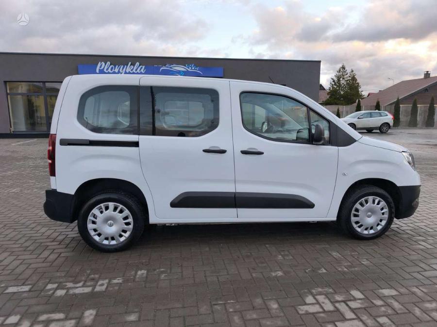 White Opel Combo 2023 in Taurage, with an engine capacity of 1.50 L and mileage of 128 thousand km for 8200 €, photo 3 on AUTOMOTO.COM.LV