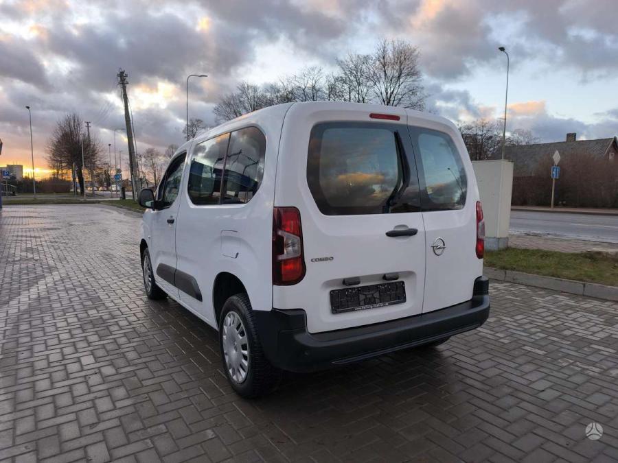 White Opel Combo 2023 in Taurage, with an engine capacity of 1.50 L and mileage of 128 thousand km for 8200 €, photo 5 on AUTOMOTO.COM.LV