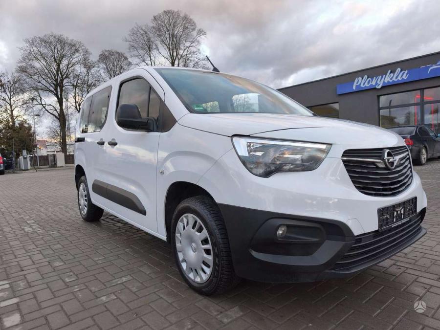 White Opel Combo 2023 in Taurage, with an engine capacity of 1.50 L and mileage of 128 thousand km for 8200 €, photo 7 on AUTOMOTO.COM.LV