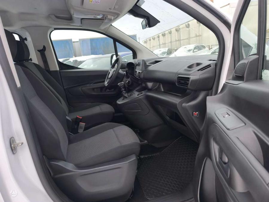 Balts Opel Combo 2023 Tauragė, ar dzinēja tilpumu 1.50 L un nobraukumu 128 tūkst. km par 8000 €, foto 30 vietnē AUTOMOTO.COM.LV