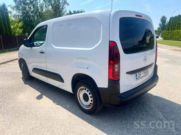 White Opel Combo 2023 in Riga, with an engine capacity of 1.50 L and mileage of 63 thousand km for 14300 €, photo 3 on AUTOMOTO.COM.LV