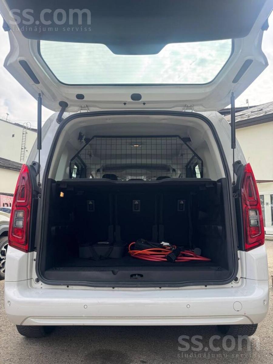 Balts Opel Combo 2023 Rīga, ar dzinēja tilpumu 1.70 L un nobraukumu 43 tūkst. km par 19800 €, foto 15 vietnē AUTOMOTO.COM.LV