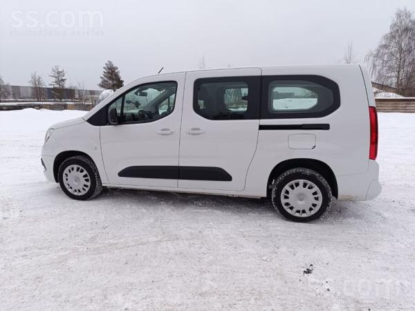 White Opel Combo 2024 in Riga, with an engine capacity of 1.50 L and mileage of 54 thousand km for 18500 €, photo 3 on AUTOMOTO.COM.LV
