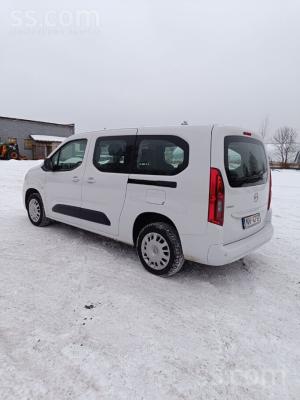 White Opel Combo 2024 in Riga, with an engine capacity of 1.50 L and mileage of 54 thousand km for 18500 €, photo 4 on AUTOMOTO.COM.LV