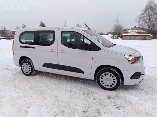 White Opel Combo 2024 in Riga, with an engine capacity of 1.50 L and mileage of 54 thousand km for 18500 €, photo 7 on AUTOMOTO.COM.LV