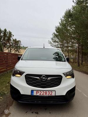 White Opel Combo 2022 in Kaunas, with an engine capacity of 1.50 L and mileage of 123 thousand km for 10500 €, photo 5 on AUTOMOTO.COM.LV