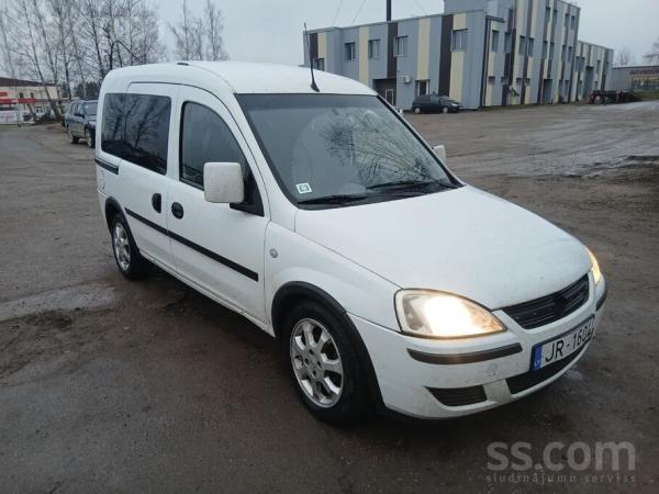 Balts Opel Combo 2011 Gulbene, ar dzinēja tilpumu 1.30 L un nobraukumu 320 tūkst. km par 1315 €, foto 3 vietnē AUTOMOTO.COM.LV
