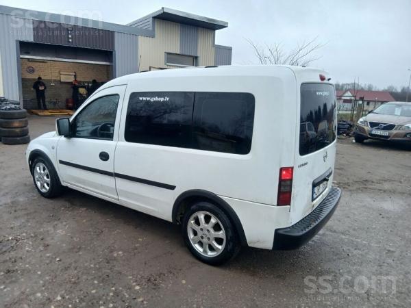 Balts Opel Combo 2011 Gulbene, ar dzinēja tilpumu 1.30 L un nobraukumu 320 tūkst. km par 1315 €, foto 4 vietnē AUTOMOTO.COM.LV