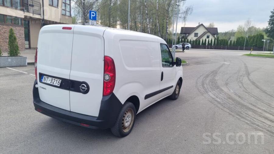 White Opel Combo 2014 in Riga, with an engine capacity of 1.30 L and mileage of 178 thousand km for 1600 €, photo 3 on AUTOMOTO.COM.LV