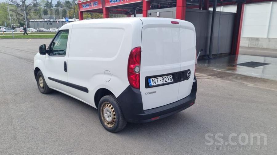 White Opel Combo 2014 in Riga, with an engine capacity of 1.30 L and mileage of 178 thousand km for 1600 €, photo 4 on AUTOMOTO.COM.LV