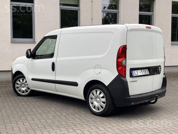 White Opel Combo 2017 in Jelgava, with an engine capacity of 1.30 L and mileage of 152 thousand km for 4990 €, photo 6 on AUTOMOTO.COM.LV