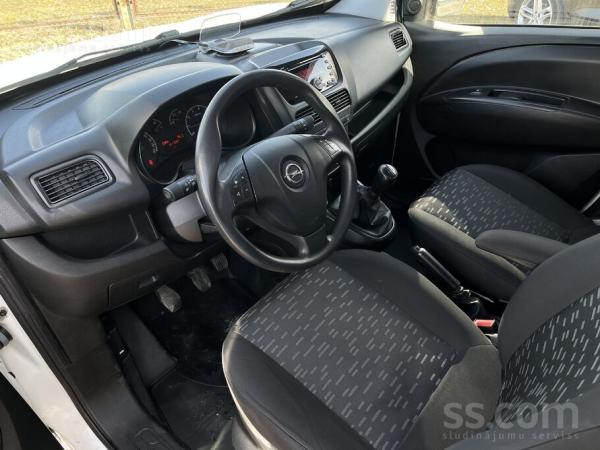 White Opel Combo 2017 in Jelgava, with an engine capacity of 1.30 L and mileage of 152 thousand km for 4990 €, photo 8 on AUTOMOTO.COM.LV