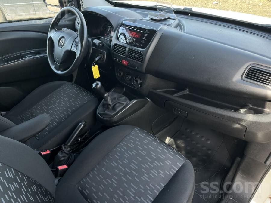 Balts Opel Combo 2017 Jelgava, ar dzinēja tilpumu 1.30 L un nobraukumu 152 tūkst. km par 4990 €, foto 10 vietnē AUTOMOTO.COM.LV