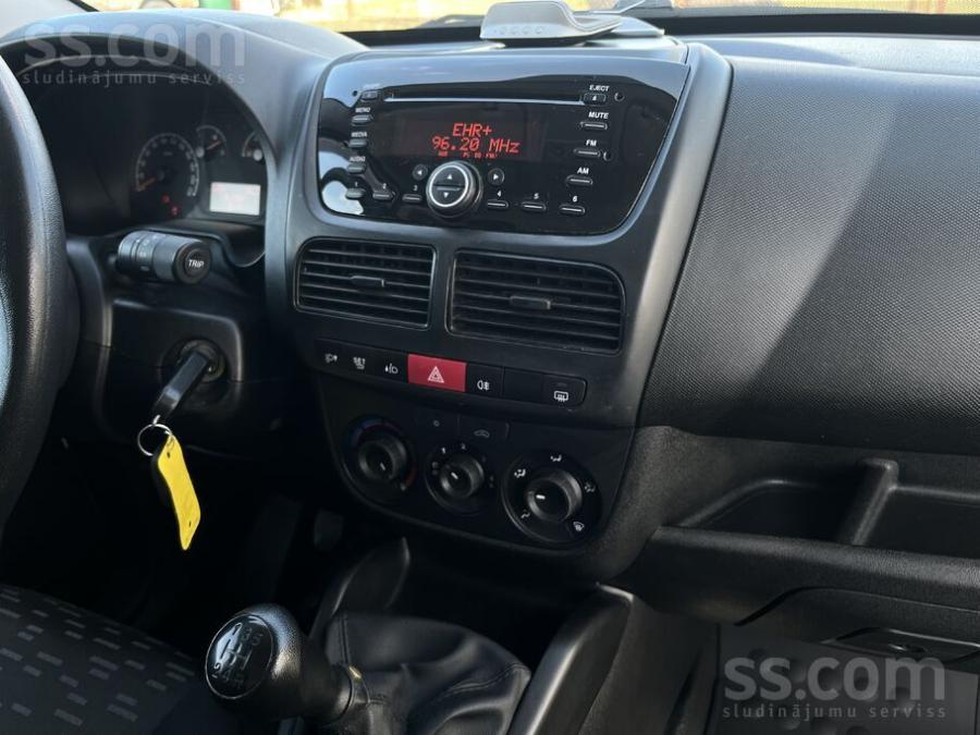 Balts Opel Combo 2017 Jelgava, ar dzinēja tilpumu 1.30 L un nobraukumu 152 tūkst. km par 4990 €, foto 12 vietnē AUTOMOTO.COM.LV