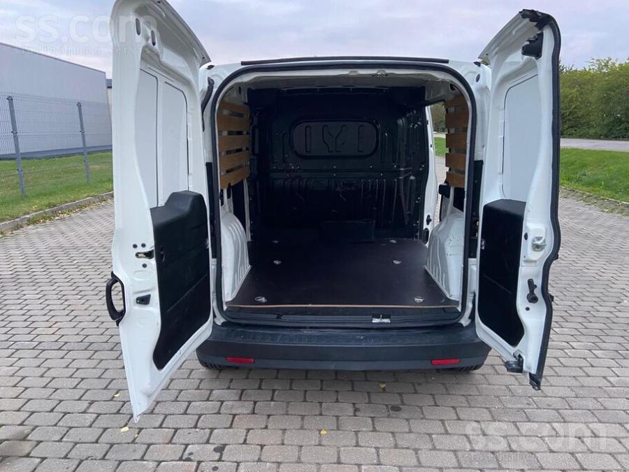 Balts Opel Combo 2018 Cēsis, ar dzinēja tilpumu 1.20 L un nobraukumu 0 tūkst. km par 4990 €, foto 12 vietnē AUTOMOTO.COM.LV