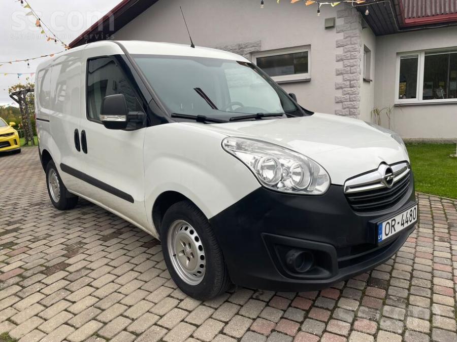 White Opel Combo 2018 in Cesis, with an engine capacity of 1.20 L and mileage of 0 thousand km for 4990 €, photo 3 on AUTOMOTO.COM.LV