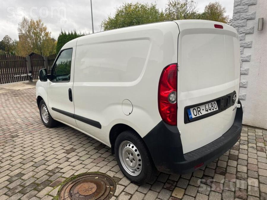 White Opel Combo 2018 in Cesis, with an engine capacity of 1.20 L and mileage of 0 thousand km for 4990 €, photo 4 on AUTOMOTO.COM.LV