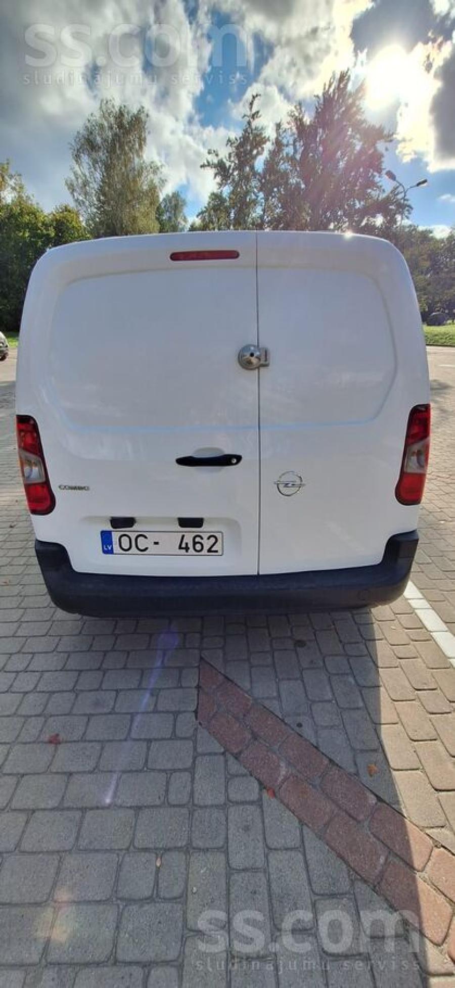 White Opel Combo 2019 in Talsi, with an engine capacity of 1.50 L and mileage of 278 thousand km for 8500 €, photo 4 on AUTOMOTO.COM.LV
