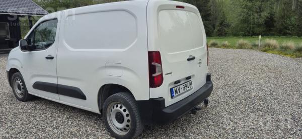 Balts Opel Combo 2021 Limbaži, ar dzinēja tilpumu 1.50 L un nobraukumu 134 tūkst. km par 8300 €, foto 2 vietnē AUTOMOTO.COM.LV