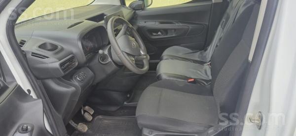 Balts Opel Combo 2021 Limbaži, ar dzinēja tilpumu 1.50 L un nobraukumu 134 tūkst. km par 8300 €, foto 3 vietnē AUTOMOTO.COM.LV