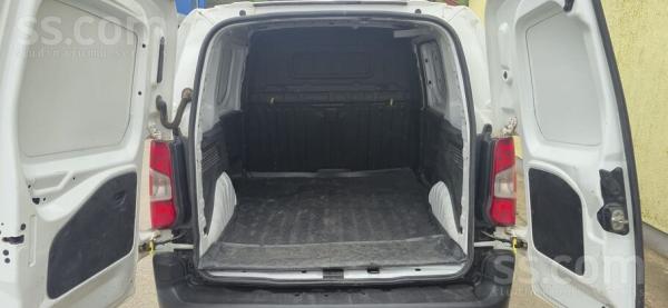 Balts Opel Combo 2021 Limbaži, ar dzinēja tilpumu 1.50 L un nobraukumu 134 tūkst. km par 8300 €, foto 4 vietnē AUTOMOTO.COM.LV