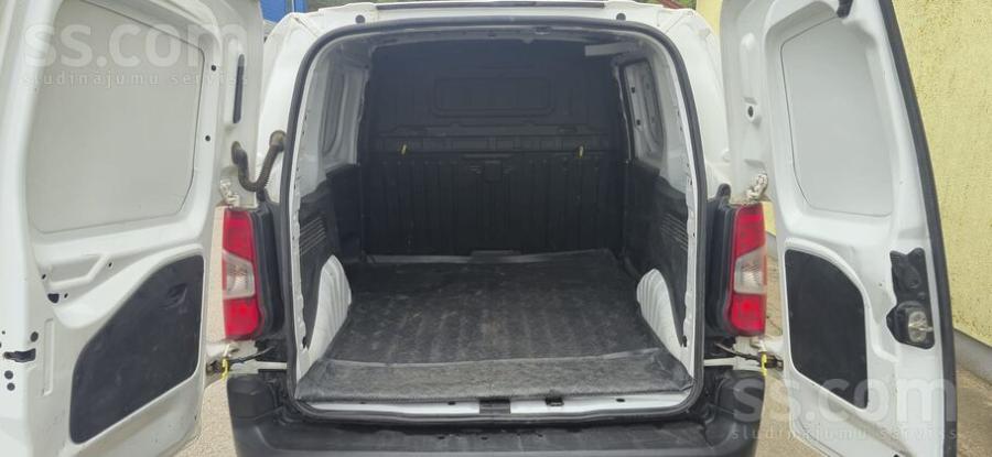 Balts Opel Combo 2021 Limbaži, ar dzinēja tilpumu 1.50 L un nobraukumu 134 tūkst. km par 8300 €, foto 5 vietnē AUTOMOTO.COM.LV