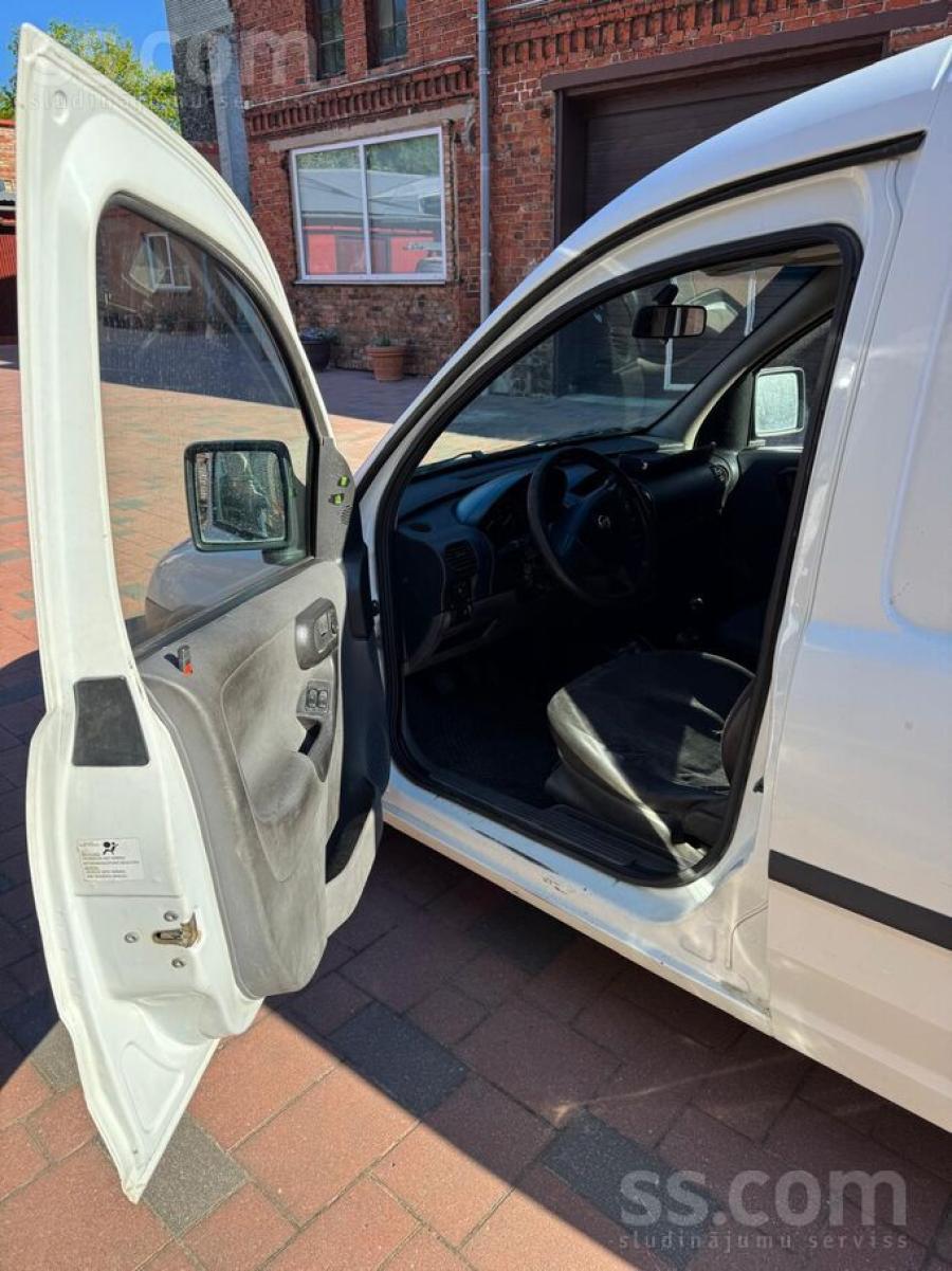 Balts Opel Combo 2004 Liepāja, ar dzinēja tilpumu 1.70 L un nobraukumu 223 tūkst. km par 1210 €, foto 4 vietnē AUTOMOTO.COM.LV