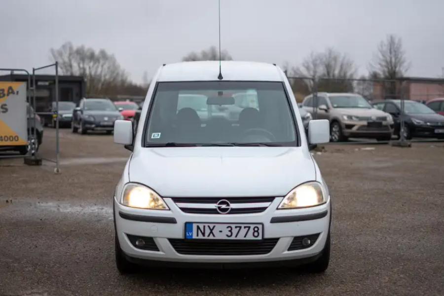 Balts Opel Combo 2005 Liepāja, ar dzinēja tilpumu 1.70 L un nobraukumu 212 tūkst. km par 2550 €, foto 7 vietnē AUTOMOTO.COM.LV