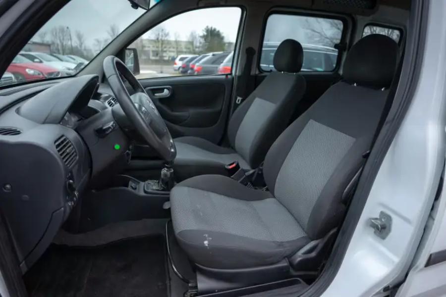 Balts Opel Combo 2005 Liepāja, ar dzinēja tilpumu 1.70 L un nobraukumu 212 tūkst. km par 2550 €, foto 9 vietnē AUTOMOTO.COM.LV
