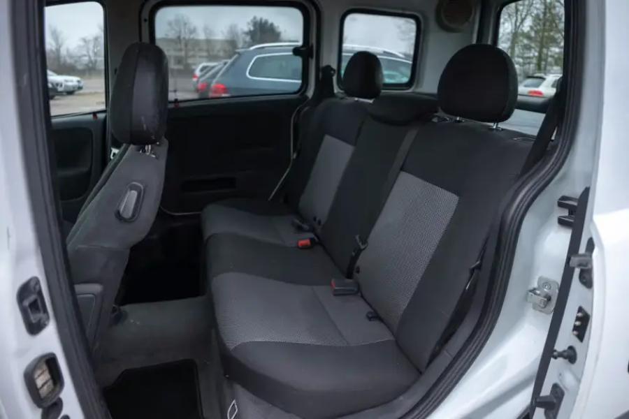 Balts Opel Combo 2005 Liepāja, ar dzinēja tilpumu 1.70 L un nobraukumu 212 tūkst. km par 2550 €, foto 10 vietnē AUTOMOTO.COM.LV