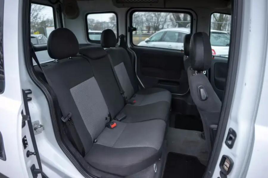Balts Opel Combo 2005 Liepāja, ar dzinēja tilpumu 1.70 L un nobraukumu 212 tūkst. km par 2550 €, foto 12 vietnē AUTOMOTO.COM.LV