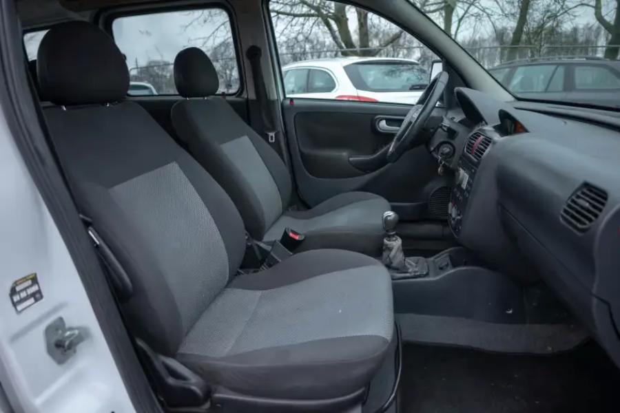 Balts Opel Combo 2005 Liepāja, ar dzinēja tilpumu 1.70 L un nobraukumu 212 tūkst. km par 2550 €, foto 13 vietnē AUTOMOTO.COM.LV