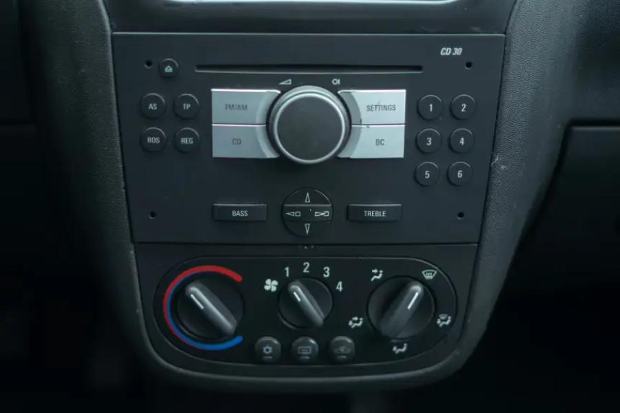 Balts Opel Combo 2005 Liepāja, ar dzinēja tilpumu 1.70 L un nobraukumu 212 tūkst. km par 2550 €, foto 16 vietnē AUTOMOTO.COM.LV