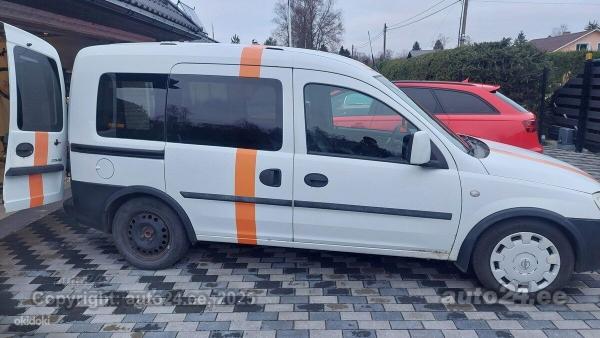 White Opel Combo 2006 in Tallinn, with an engine capacity of 1.40 L and mileage of 241 thousand km for 850 €, photo 11 on AUTOMOTO.COM.LV