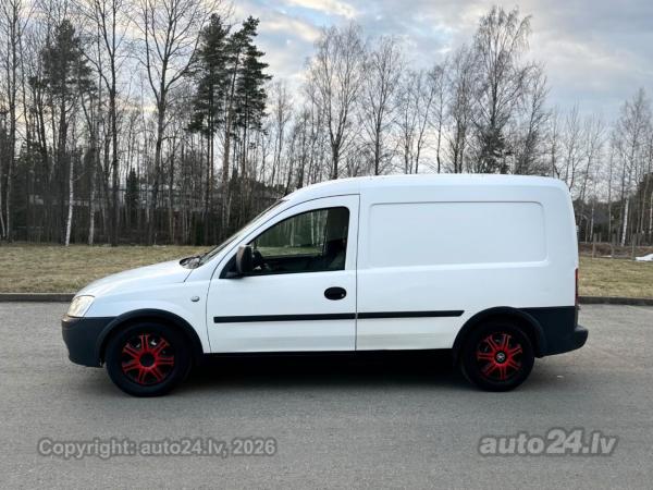 White Opel Combo 2006 in Tallinn, with an engine capacity of 1.40 L and mileage of 189 thousand km for 1490 €, photo 4 on AUTOMOTO.COM.LV