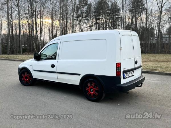 White Opel Combo 2006 in Tallinn, with an engine capacity of 1.40 L and mileage of 189 thousand km for 1490 €, photo 5 on AUTOMOTO.COM.LV