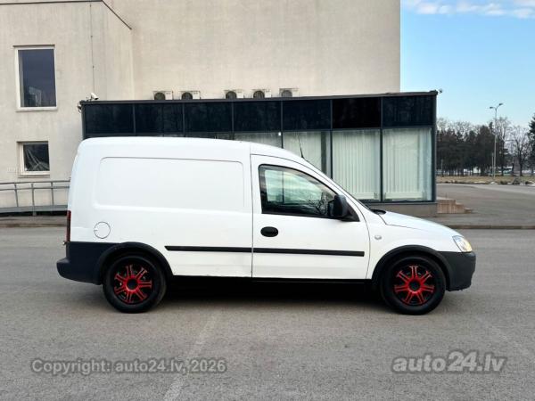 White Opel Combo 2006 in Tallinn, with an engine capacity of 1.40 L and mileage of 189 thousand km for 1490 €, photo 8 on AUTOMOTO.COM.LV