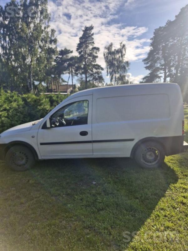 White Opel Combo 2007 in Jurmala, with an engine capacity of 1.30 L and mileage of 430 thousand km for 1300 €, photo 1 on AUTOMOTO.COM.LV