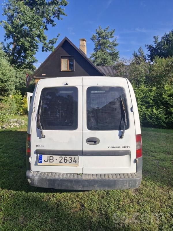 White Opel Combo 2007 in Jurmala, with an engine capacity of 1.30 L and mileage of 430 thousand km for 1300 €, photo 3 on AUTOMOTO.COM.LV