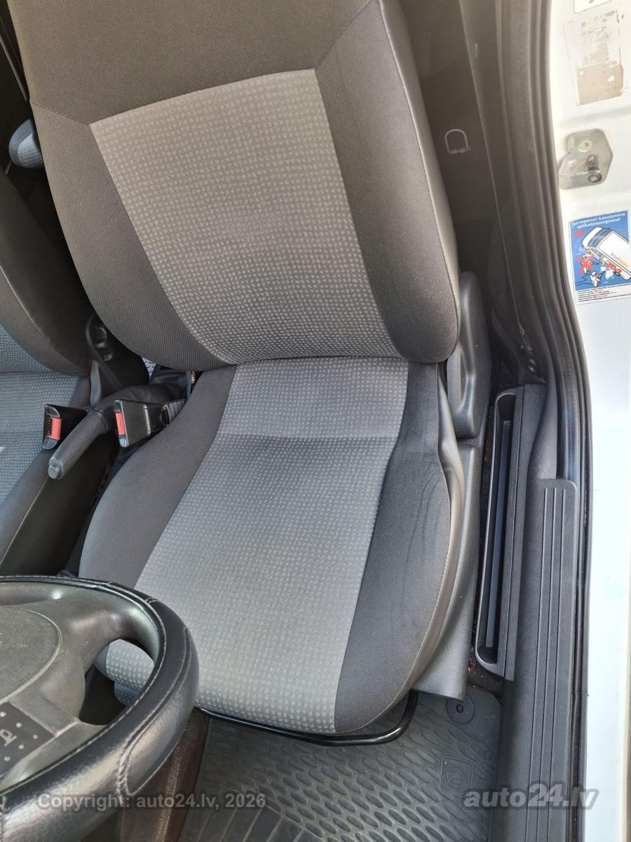 Balts Opel Combo 2010 Tallina, ar dzinēja tilpumu 1.60 L un nobraukumu 245 tūkst. km par 2499 €, foto 11 vietnē AUTOMOTO.COM.LV