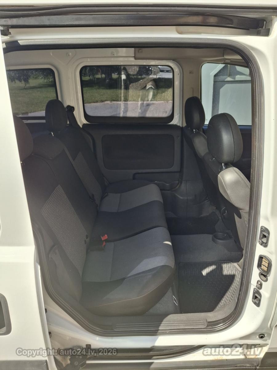 Balts Opel Combo 2010 Tallina, ar dzinēja tilpumu 1.60 L un nobraukumu 245 tūkst. km par 2499 €, foto 12 vietnē AUTOMOTO.COM.LV